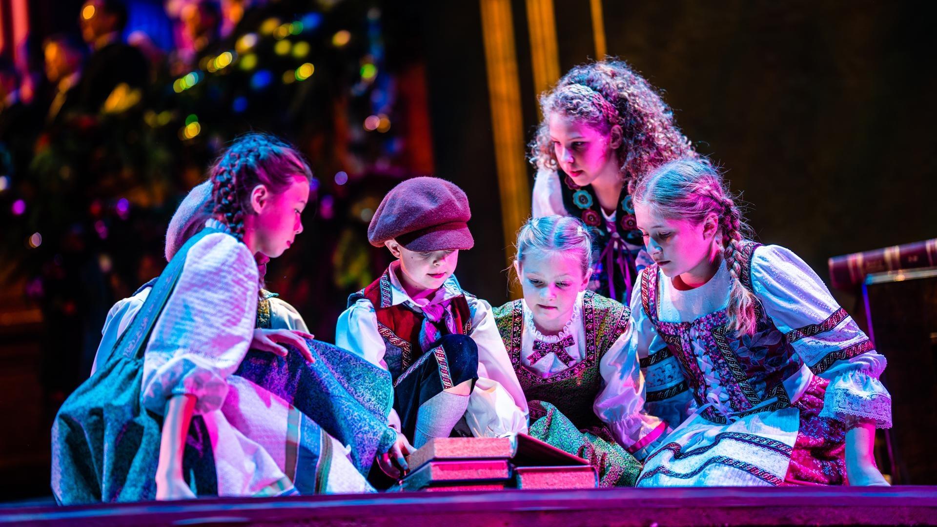 Christmas with The Tabernacle Choir, Featuring Lea Salonga and Sir ...