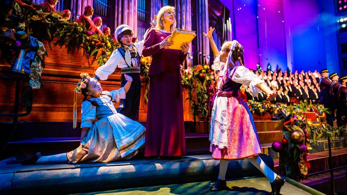 Christmas with The Tabernacle Choir, Featuring Lea Salonga and Sir ...