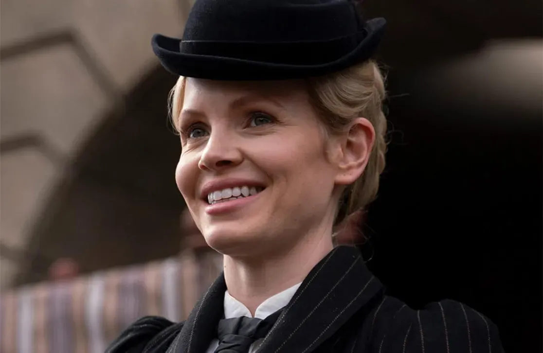 Miss Scarlet | Season 5 | Episode 5: The Enchanted Mirror | PBS