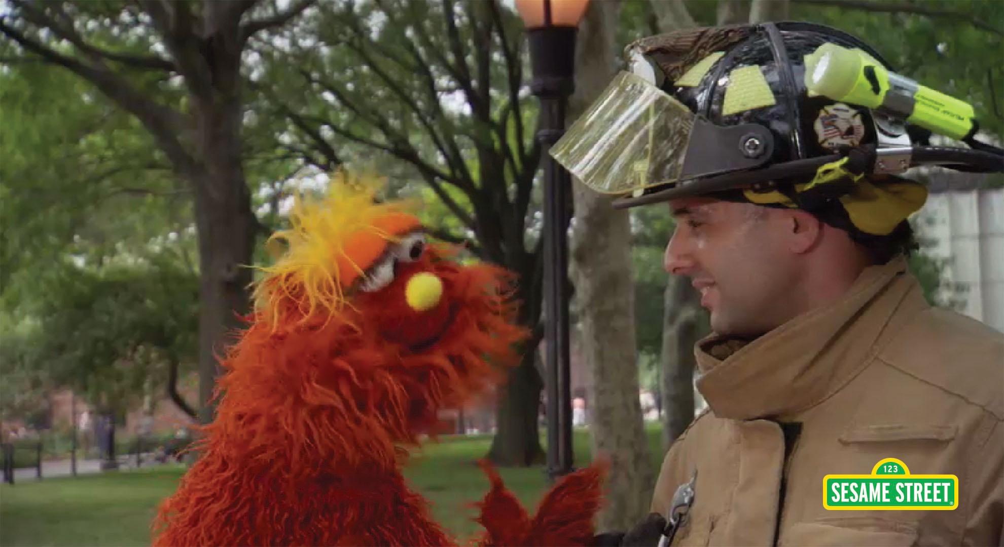 Word on the Street: Observe with Murray | Sesame Street | PBS LearningMedia