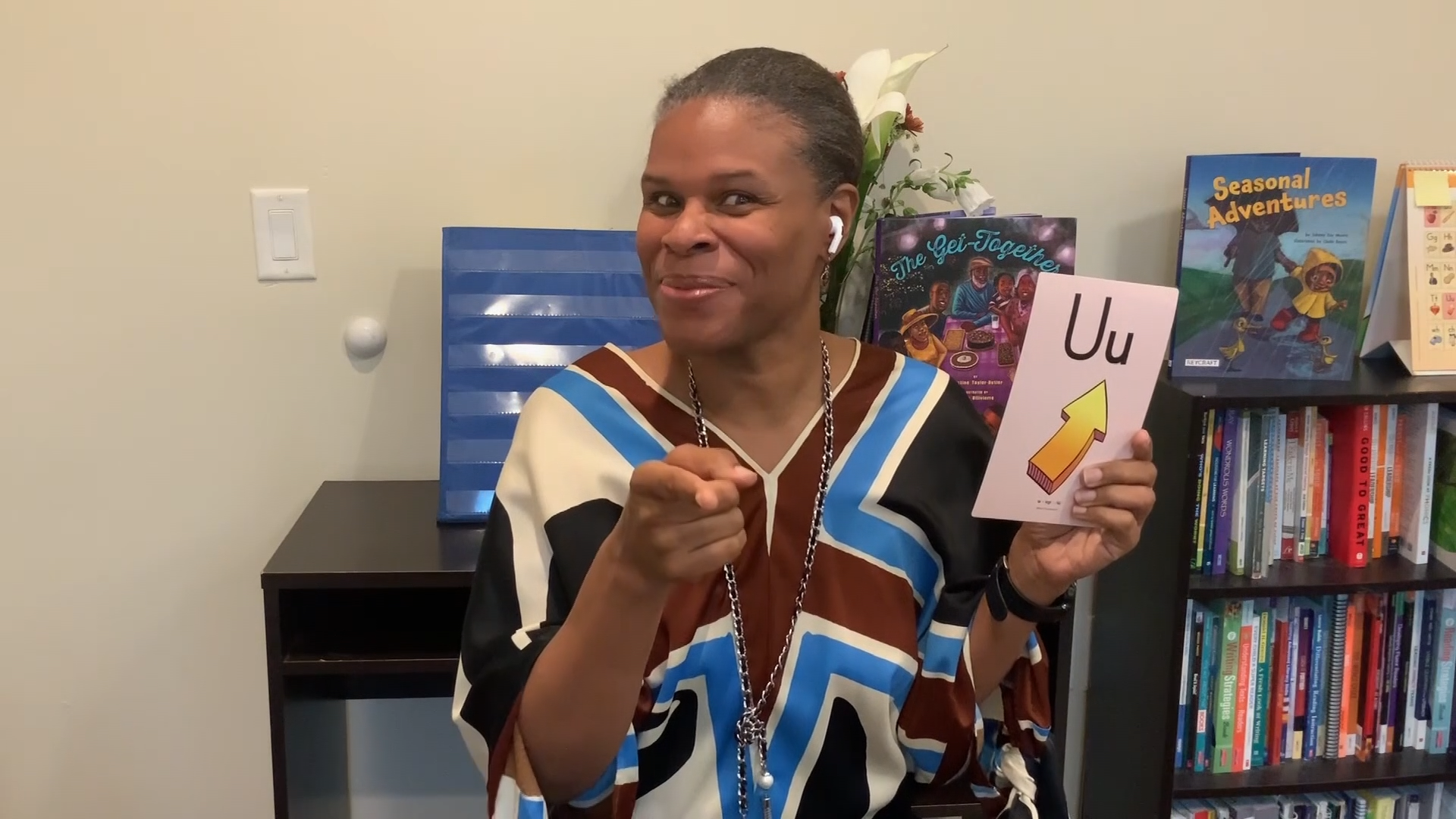 Short “U” Vowel Sound | Let's Learn | PBS LearningMedia