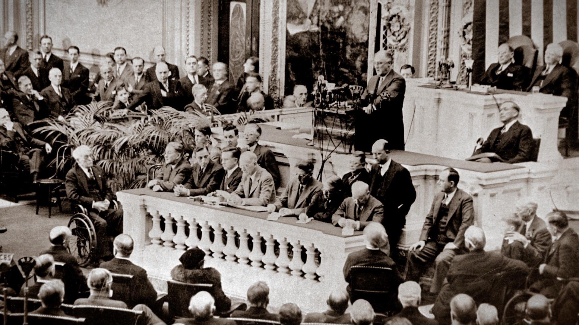 Responses to the 1930s Refugee Crisis | Defying the Nazis: The Sharps ...