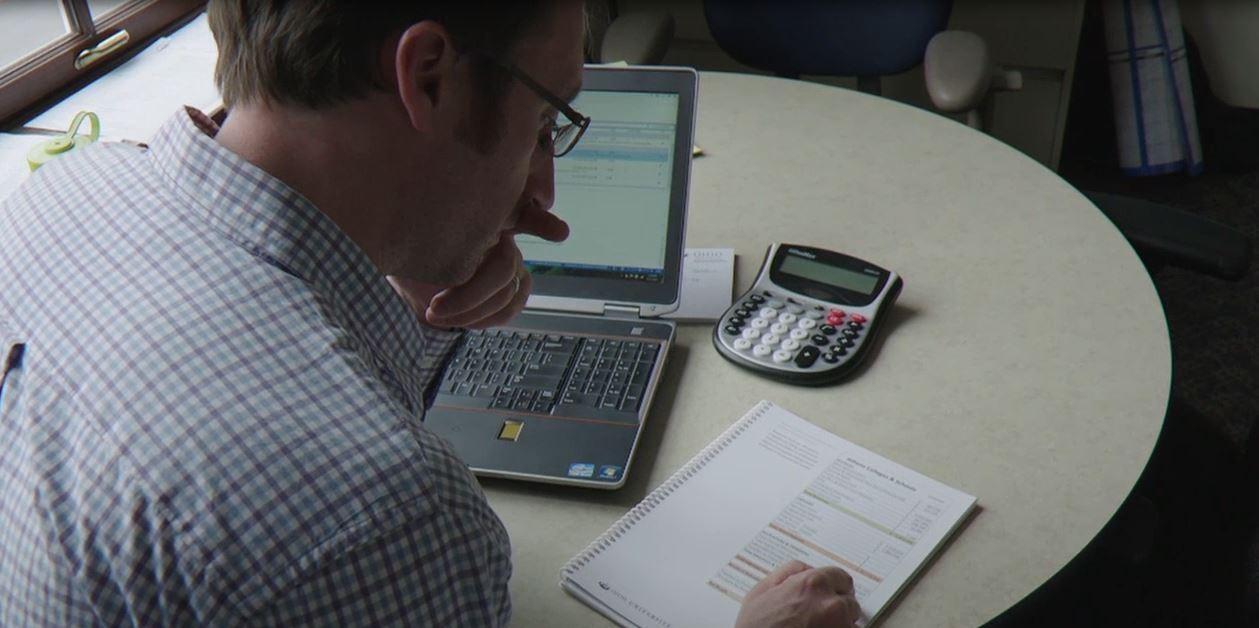 Career Connections | Fiscal Analyst | PBS LearningMedia Career Connections | Fiscal Analyst | PBS LearningMedia