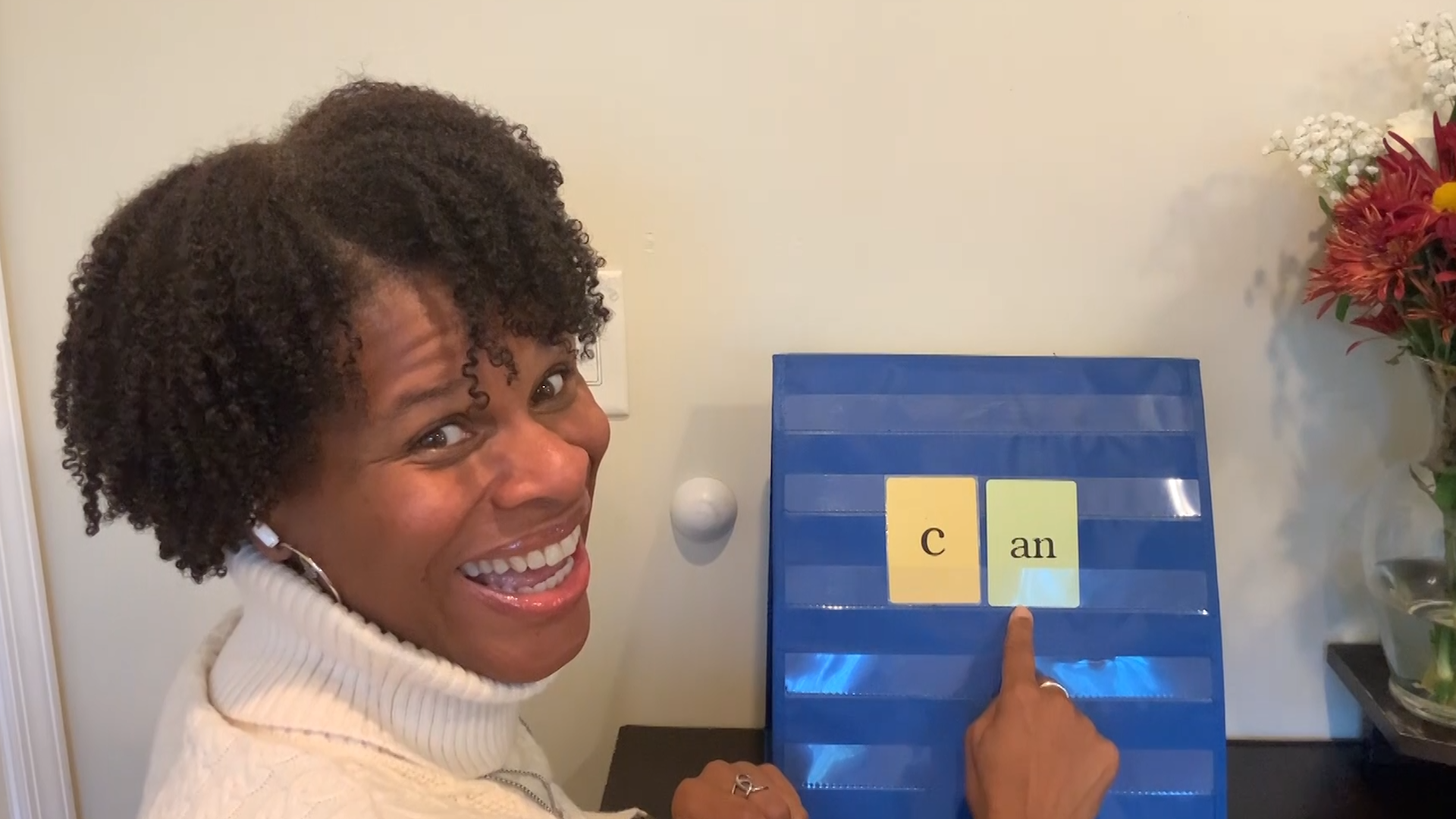 Glued/Welded Sounds: “AN” and “AM” | Let’s Learn | PBS LearningMedia