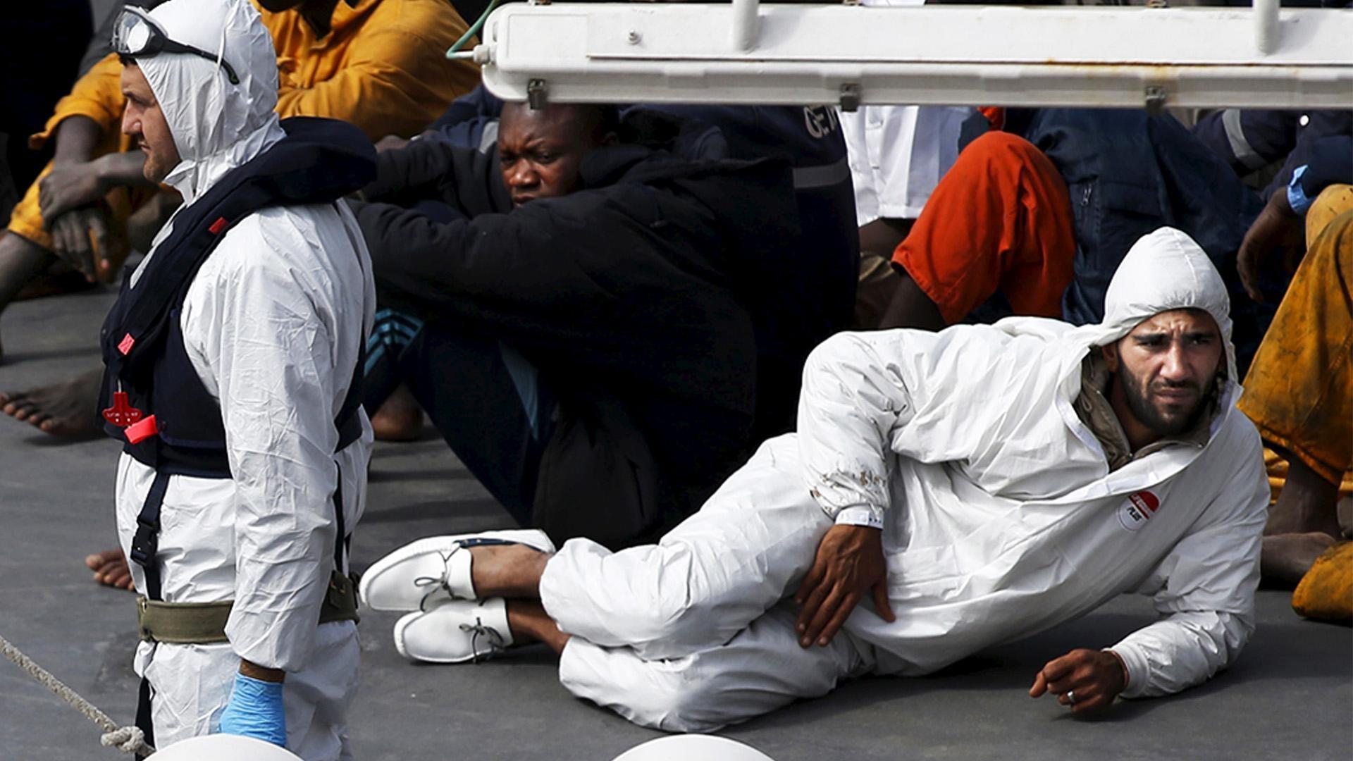 Shipwreck Kills 900 Migrants Fleeing to Europe | PBS LearningMedia