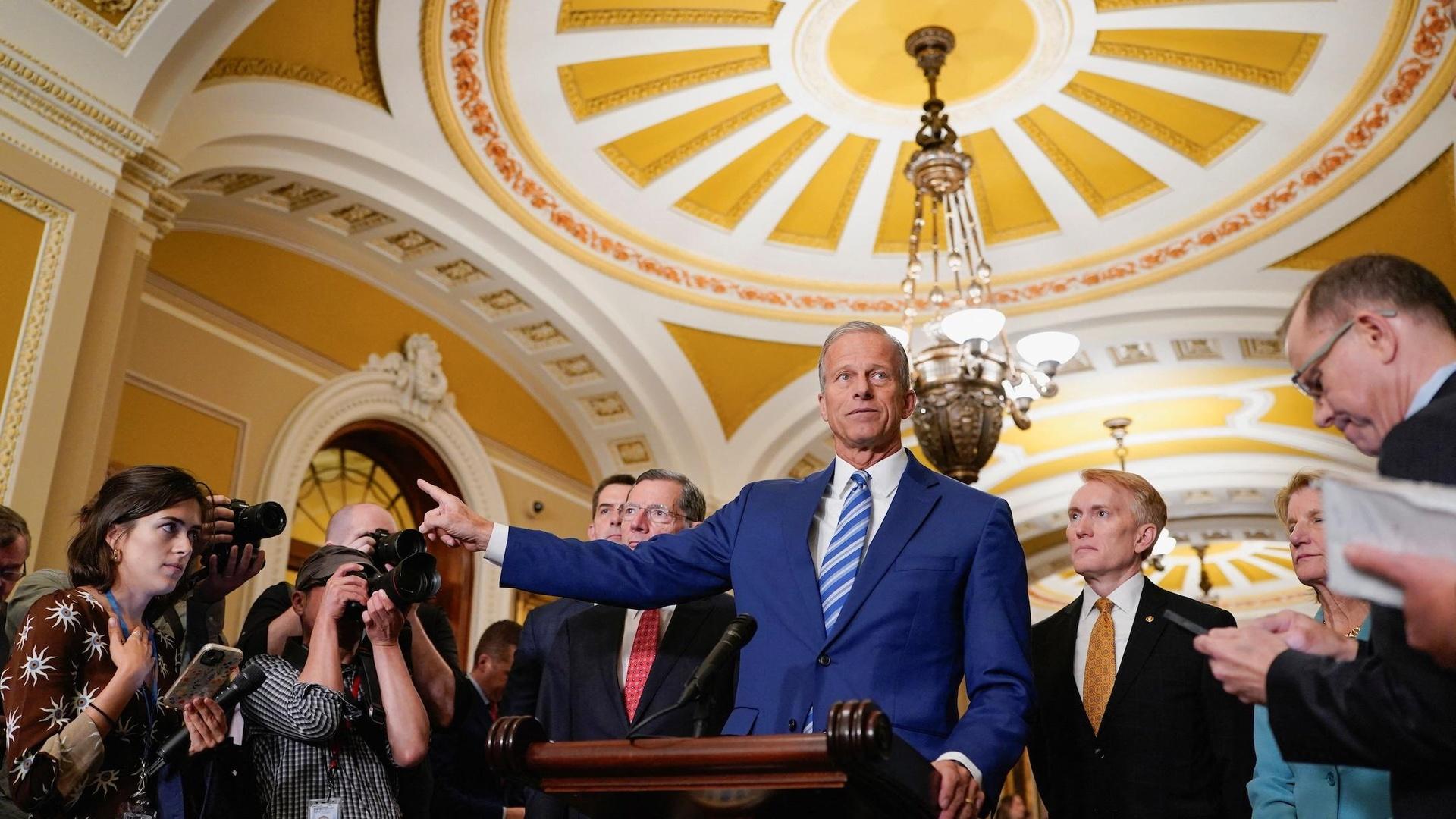 Democratic, GOP strategists on political fallout of shutdown | PBS News ...