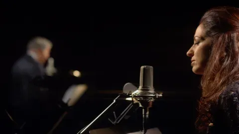 Tony Bennett: Viva Duets | PBS
