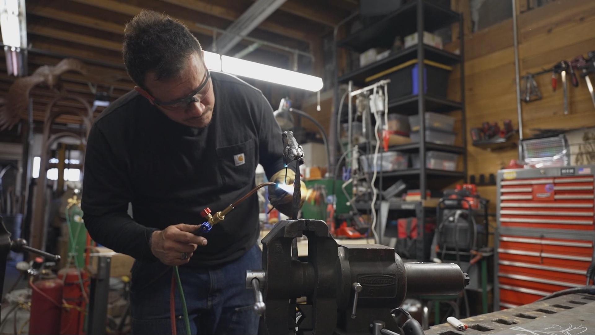 Russian artist opposed to war finds refuge in Oregon | PBS News Hour ...
