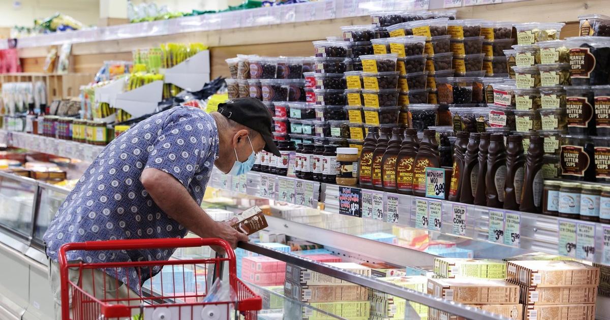 PBS NewsHour | Poll shows Americans' views on economy heading into ...