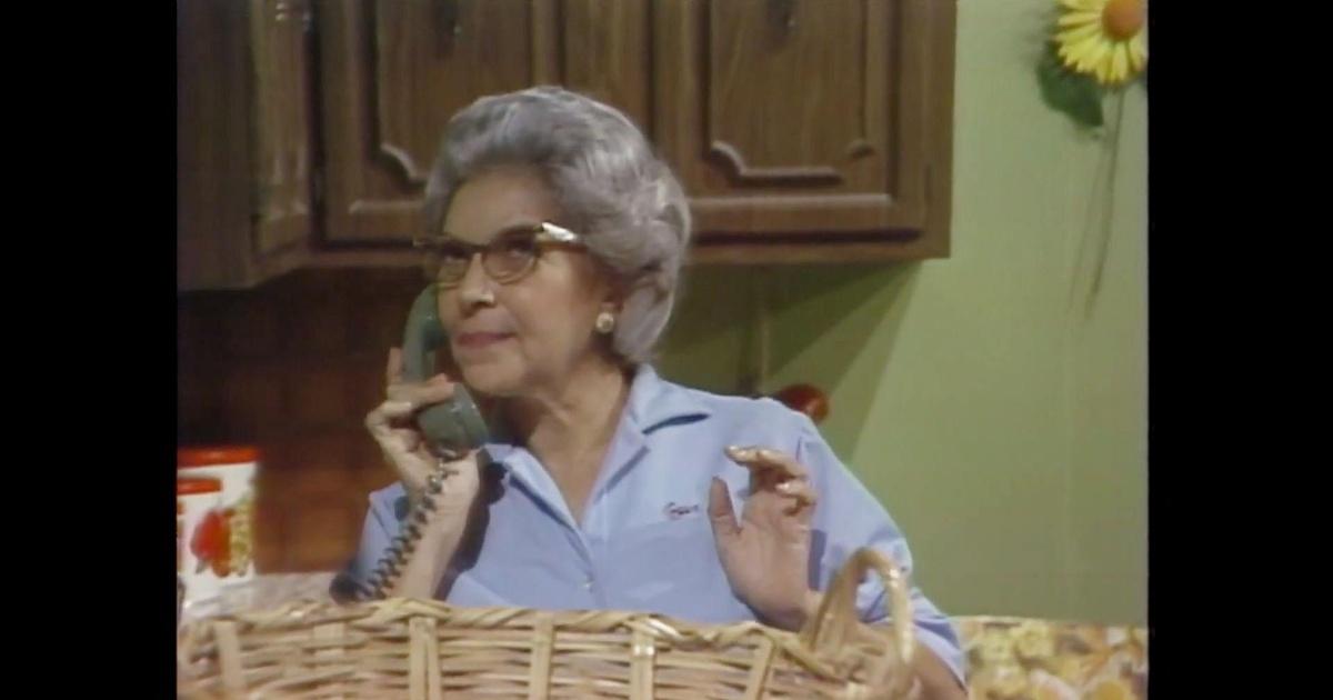 ¿Que Pasa, USA? | Ay Abuela | Season 1 | Episode 2 | WETA
