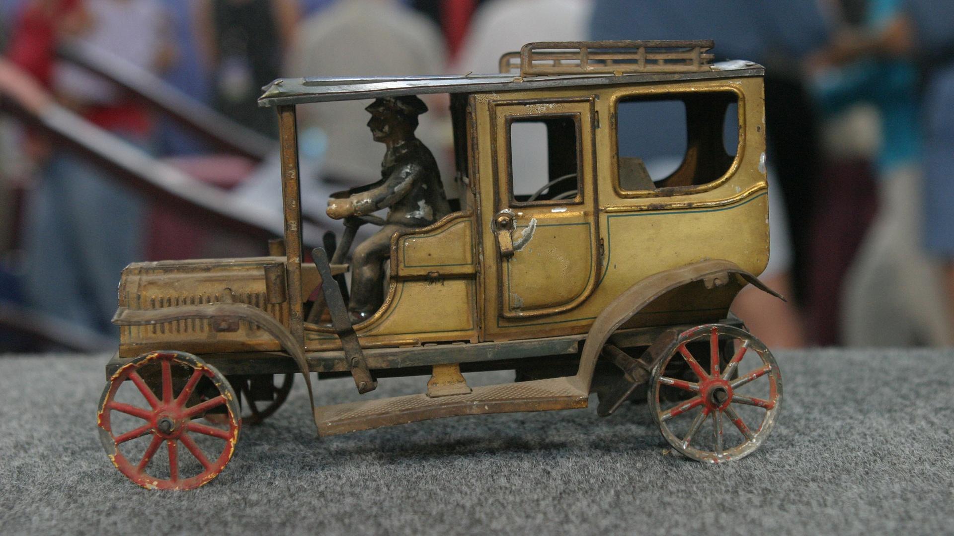 Appraisal: Georges Carette Limousine, ca. 1905 | Antiques Roadshow | WLIW
