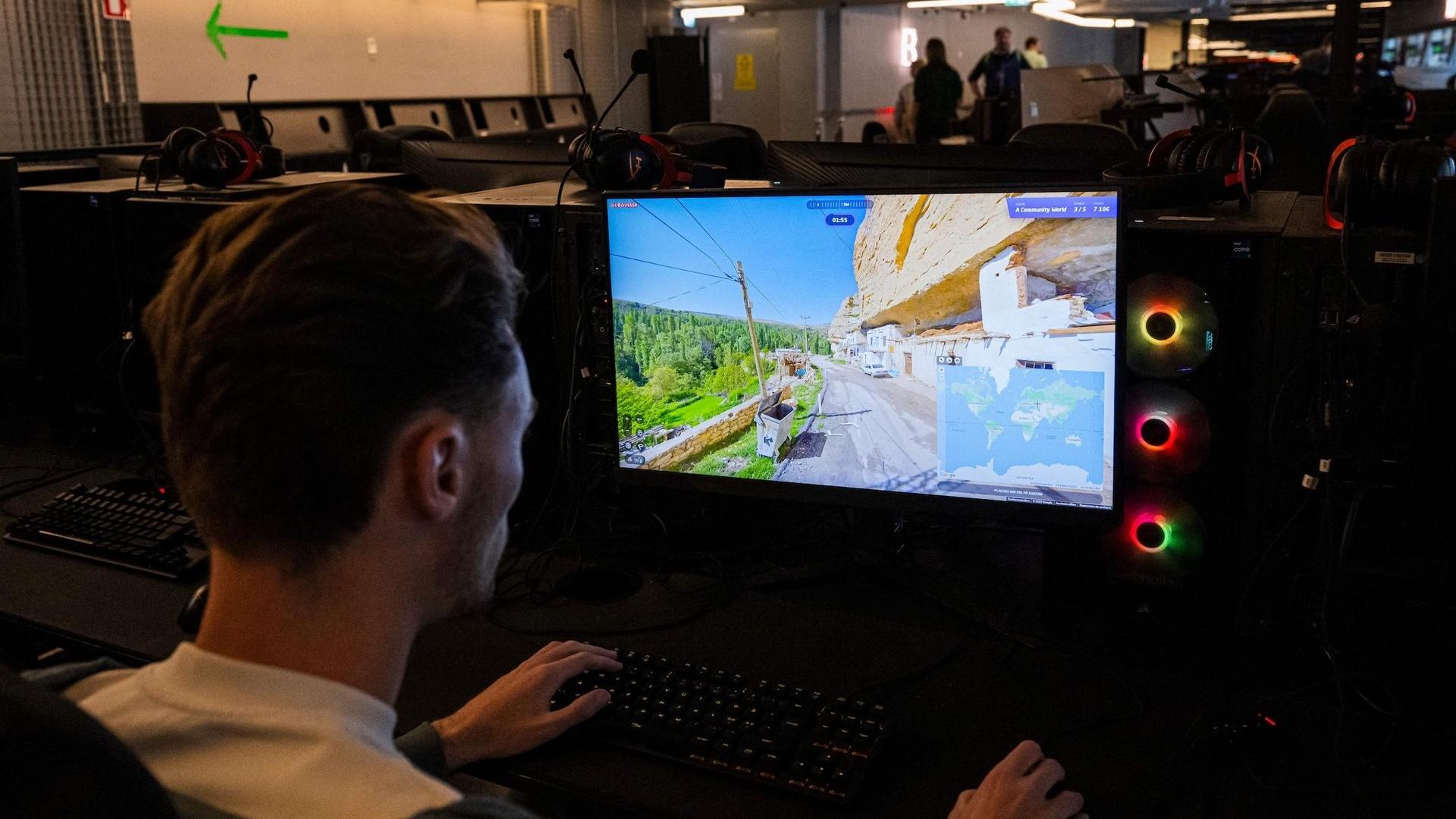 Star player Trevor Rainbolt’s tips for GeoGuessr success | PBS News ...