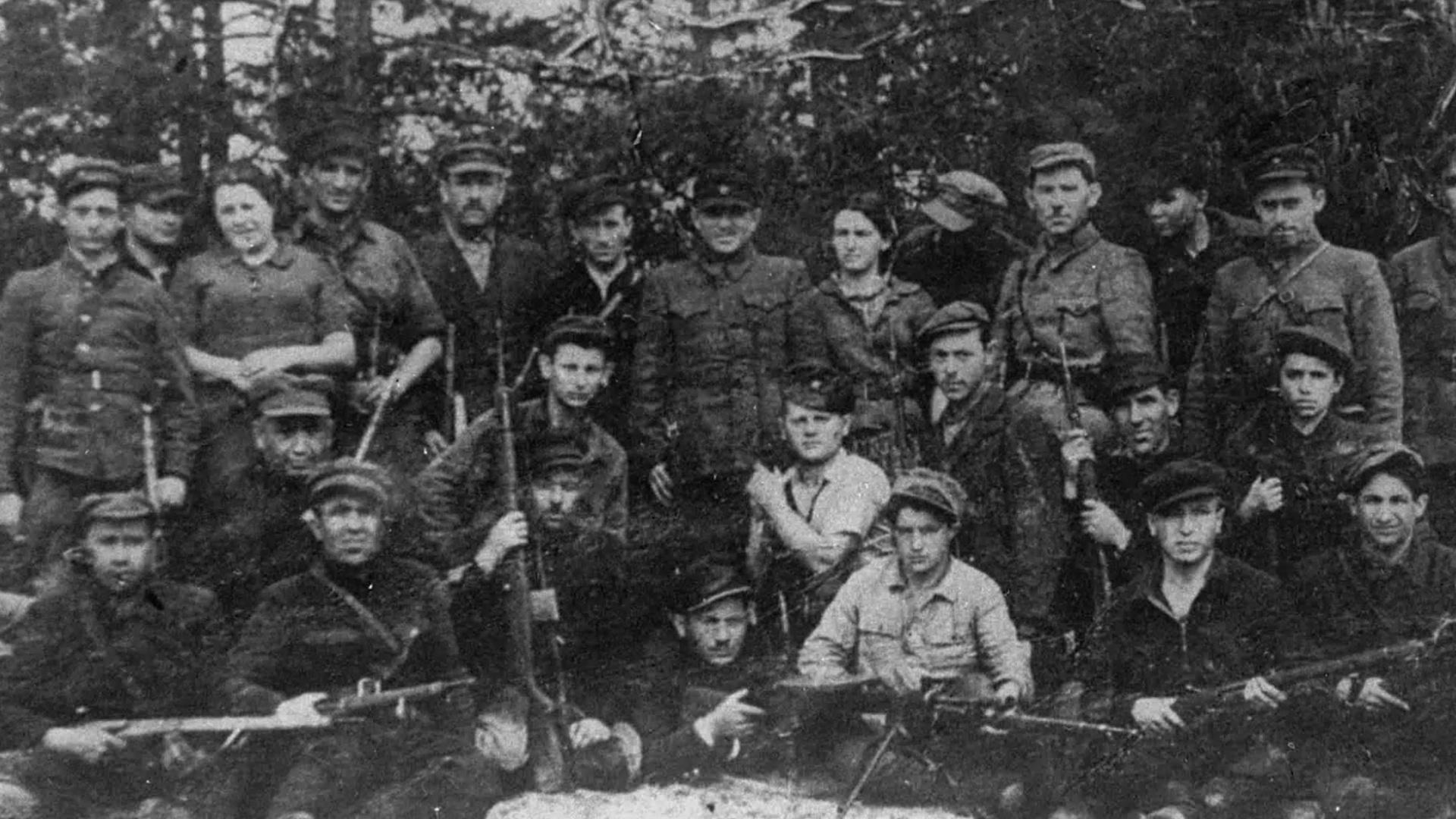Jewish Partisans in the Forest | Resistance: They Fought Back ...