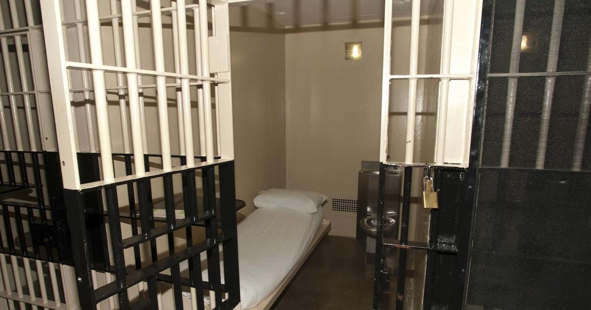 PBS NewsHour | Reporter uses background to highlight prison conditions ...