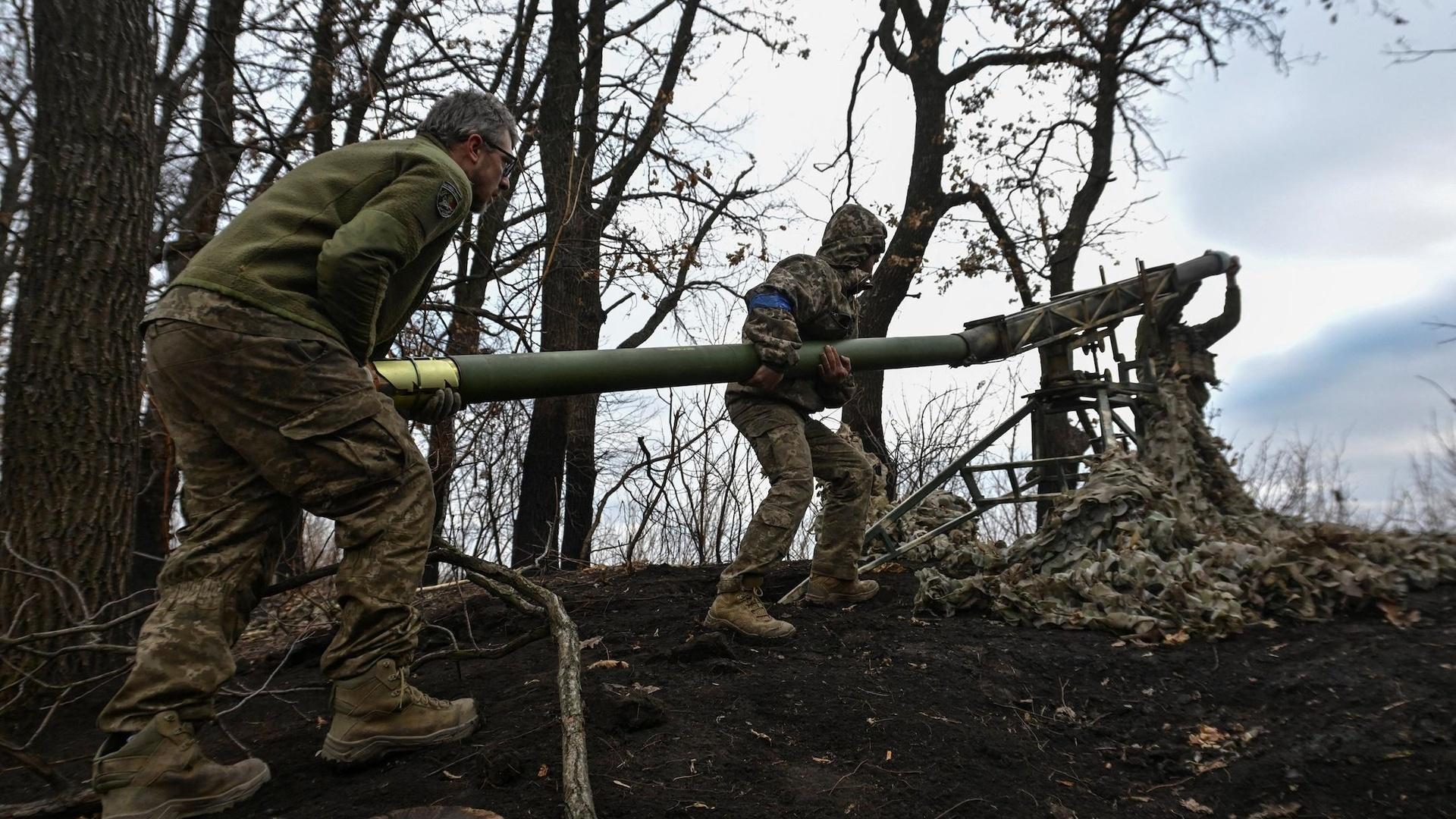 Trump willing to use economic pressure on Russia to end war | PBS News ...