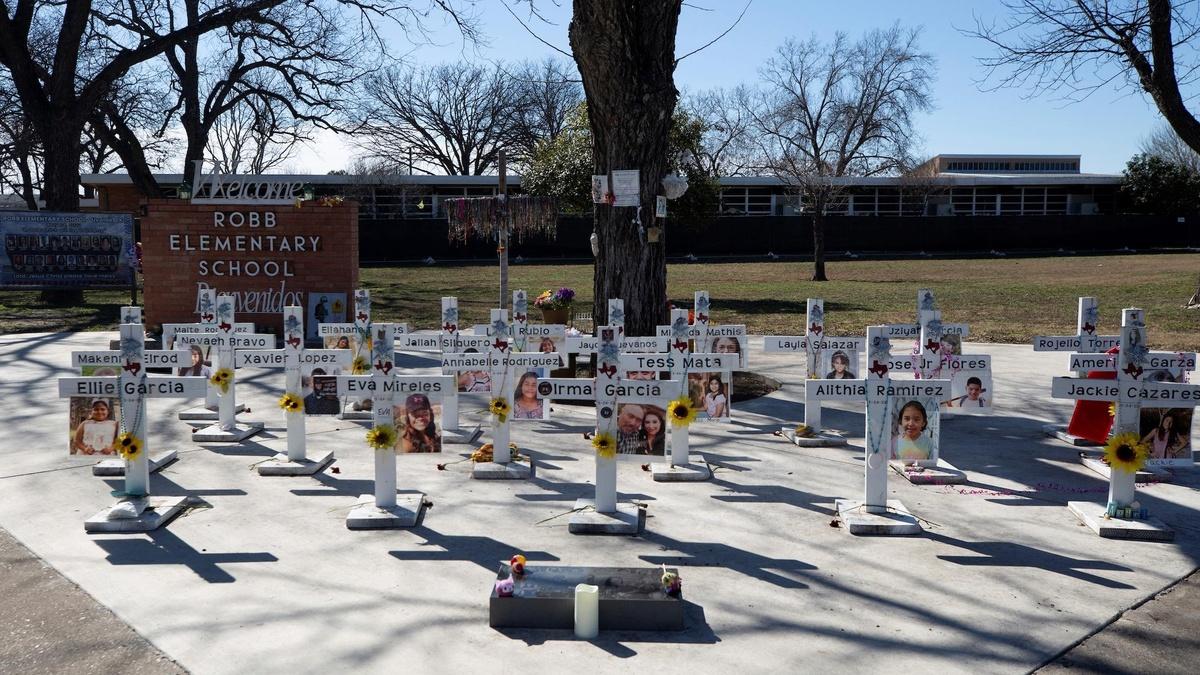 Uvalde officer acquitted of failing to act during shooting | PBS News ...