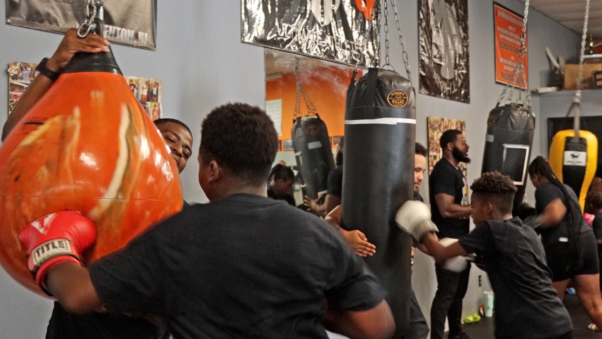'Guns Down, Gloves Up' boxing program aims to end gun violence in ...