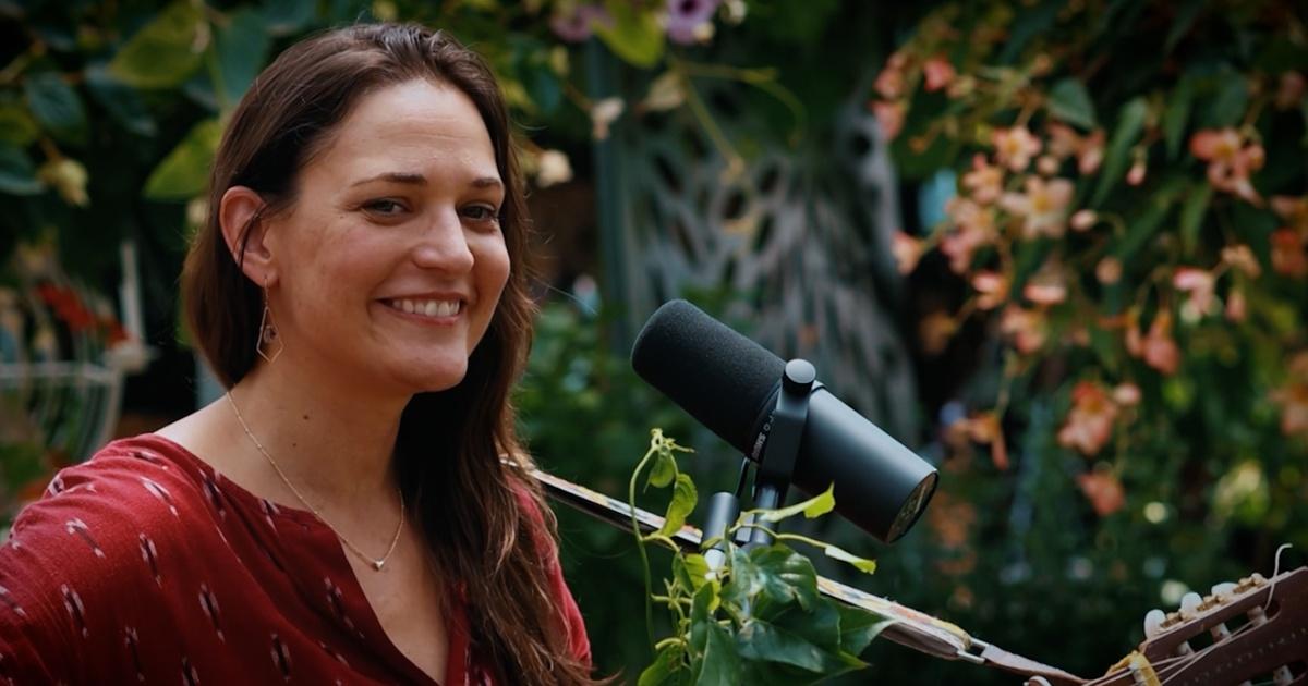 Expressions | Amber Rubarth | 'Lovin' Eyes' at Origins Greenhouse Cafe | Season 19 | Episode 3 | PBS