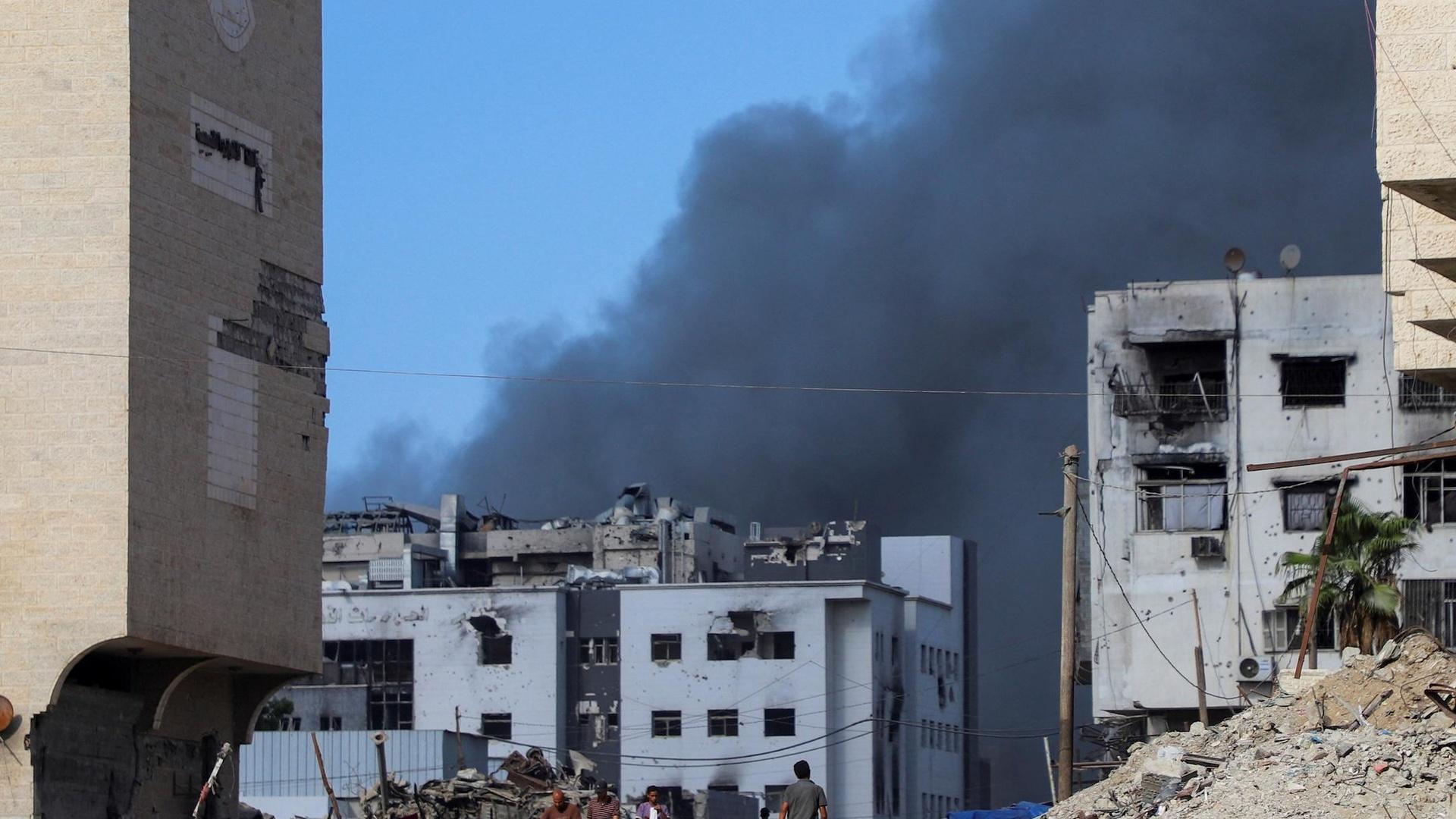 October 5, 2025 - PBS News Weekend full episode | PBS News Hour ...