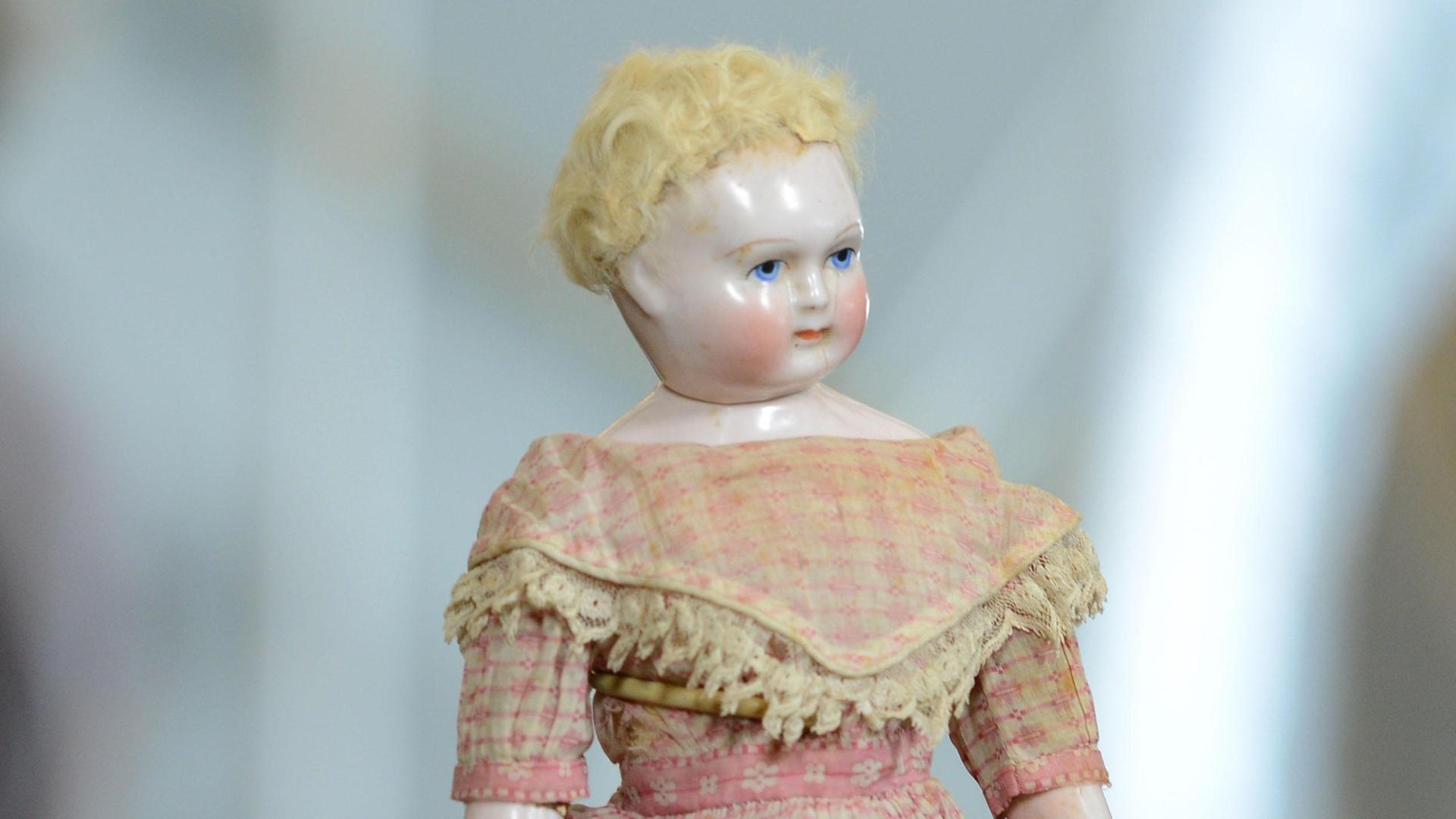 Appraisal: Leontine Rohmer Doll, ca. 1865 | Antiques Roadshow | NJ PBS