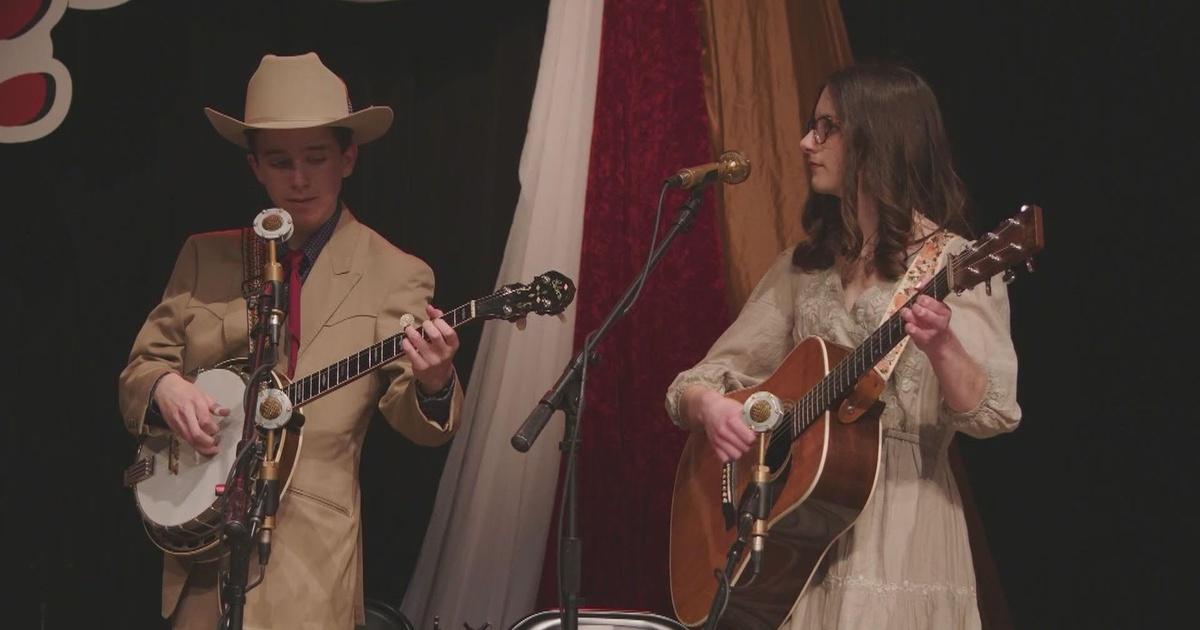 WoodSongs Kids | Lily and Noah Goebel & Alex Davis | PBS