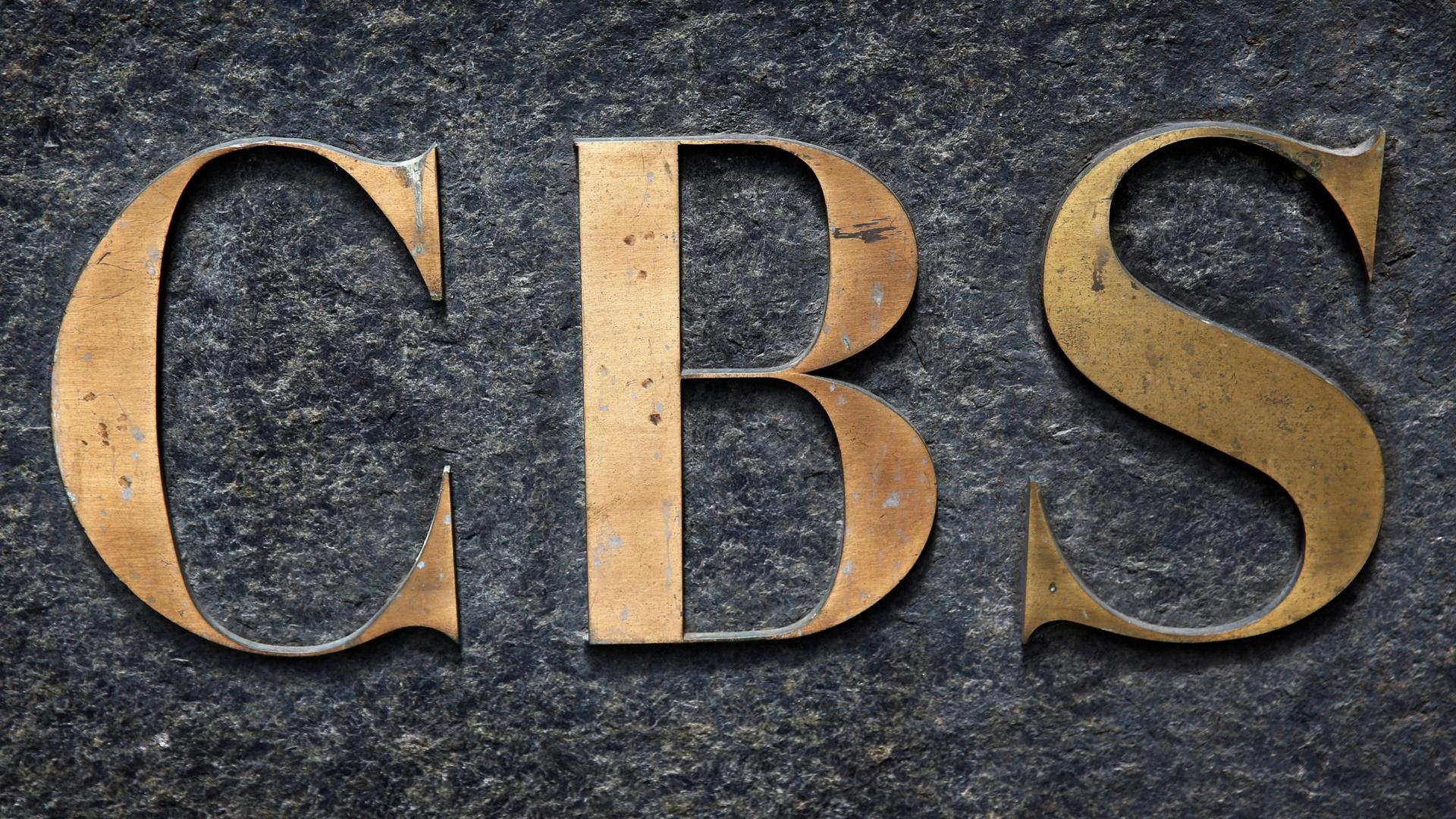 60 Minutes' in turmoil after correspondent Pelley is fired | PBS News ...
