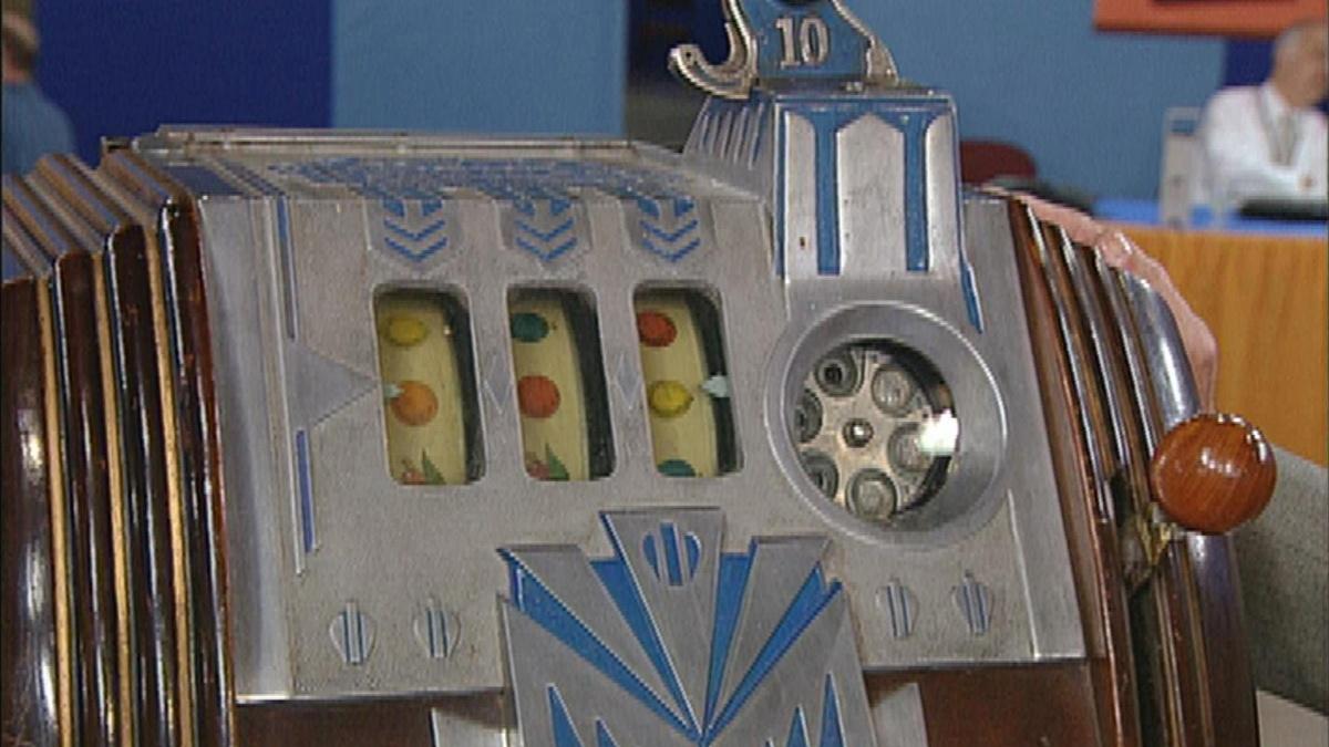 Appraisal: Pace "Royal Comet" Slot Machine, ca. 1937 | Antiques ...