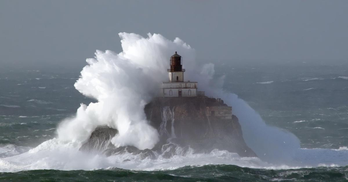 Oregon Field Guide | Tillamook Rock Lighthouse | PBS