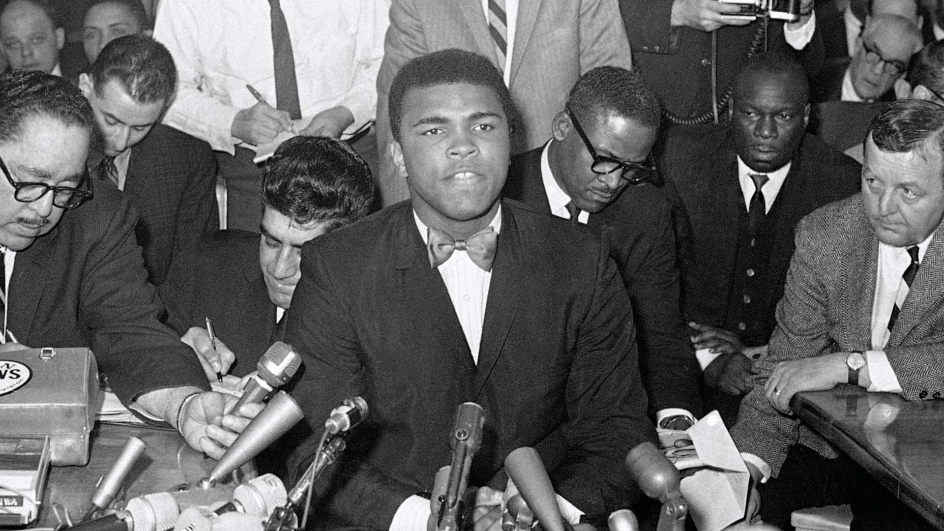 Muhammad Ali Fights Cleveland 'Big Cat' Williams | Muhammad Ali ...