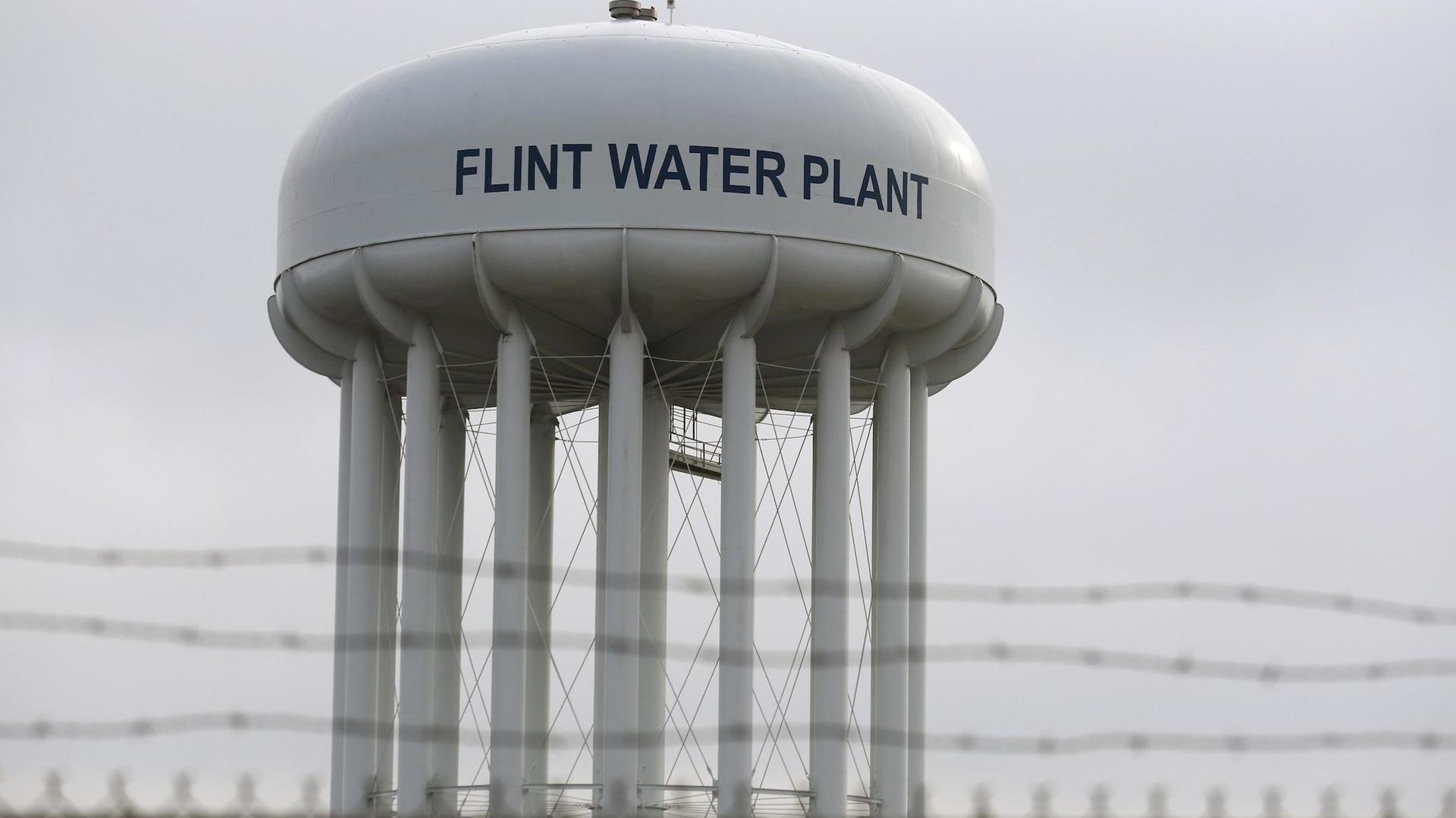 Flint removes thousands of lead pipes, but problems remain | PBS News ...