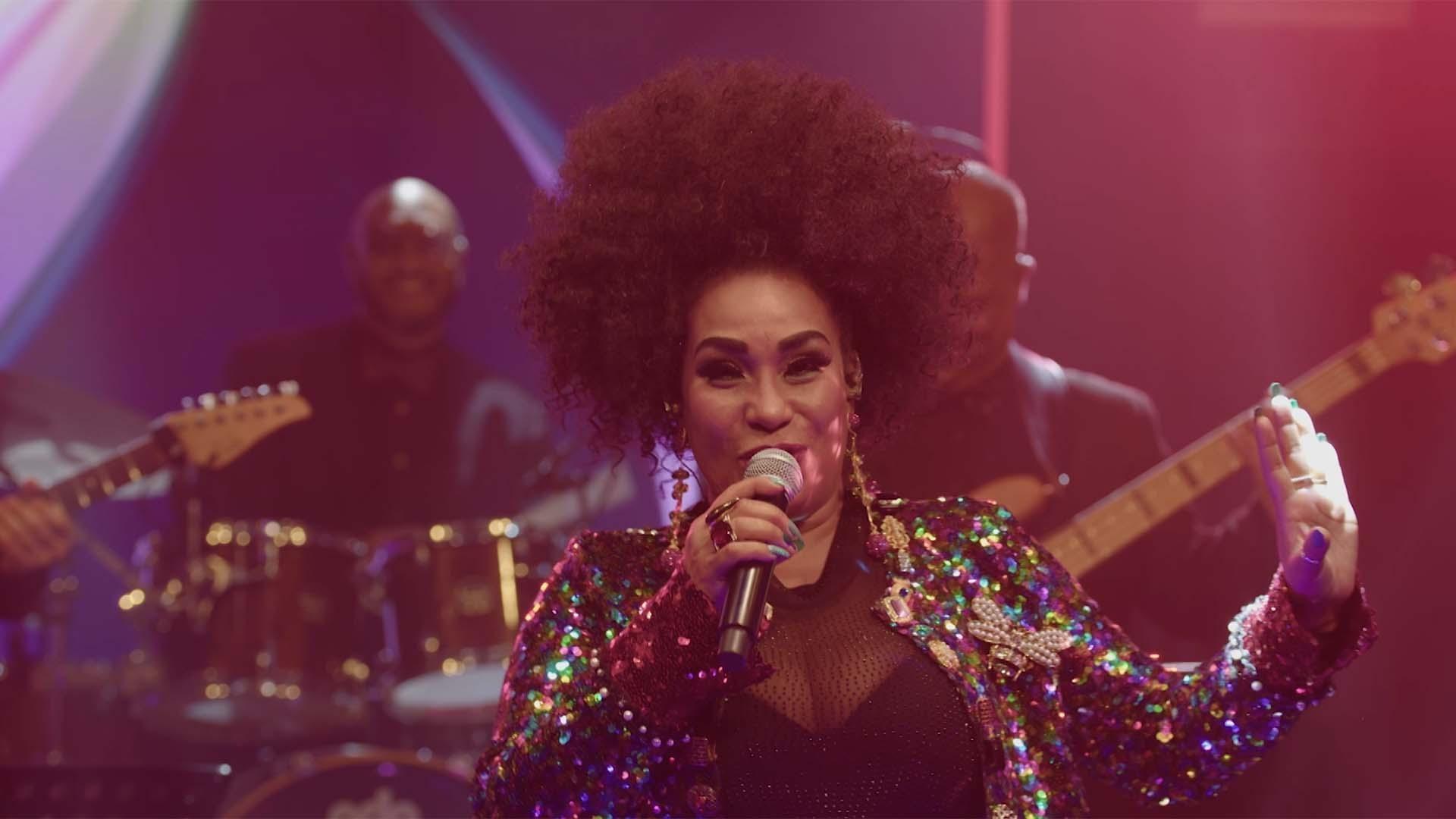 Aymée Nuviola Performs 'Camina A Voy De Detras' | Hispanic Heritage ...