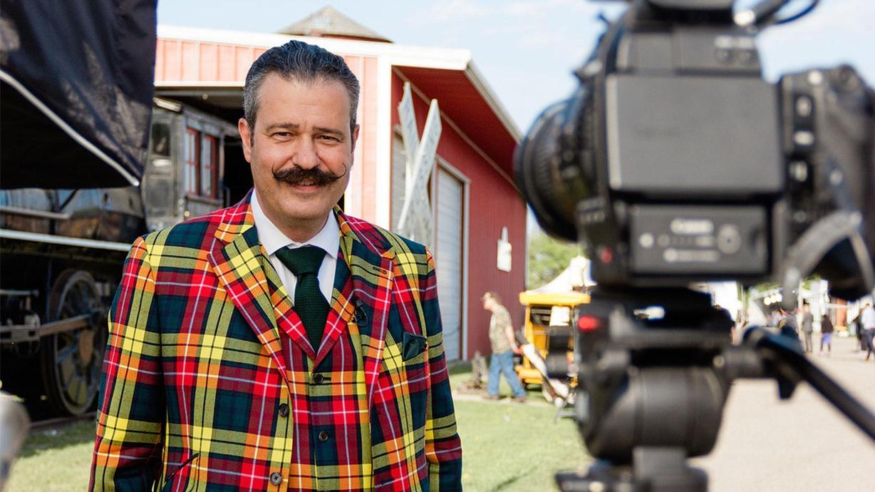 Digital Short: Hi, I'm Nicho Lowry | Watch Antiques Roadshow on PBS ...