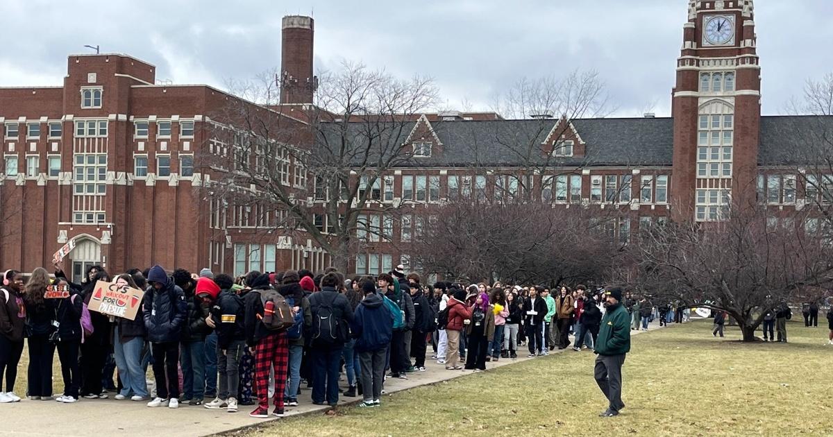 Chicago Tonight | Lane Tech Students Stage Cease-Fire Walkout | Season ...