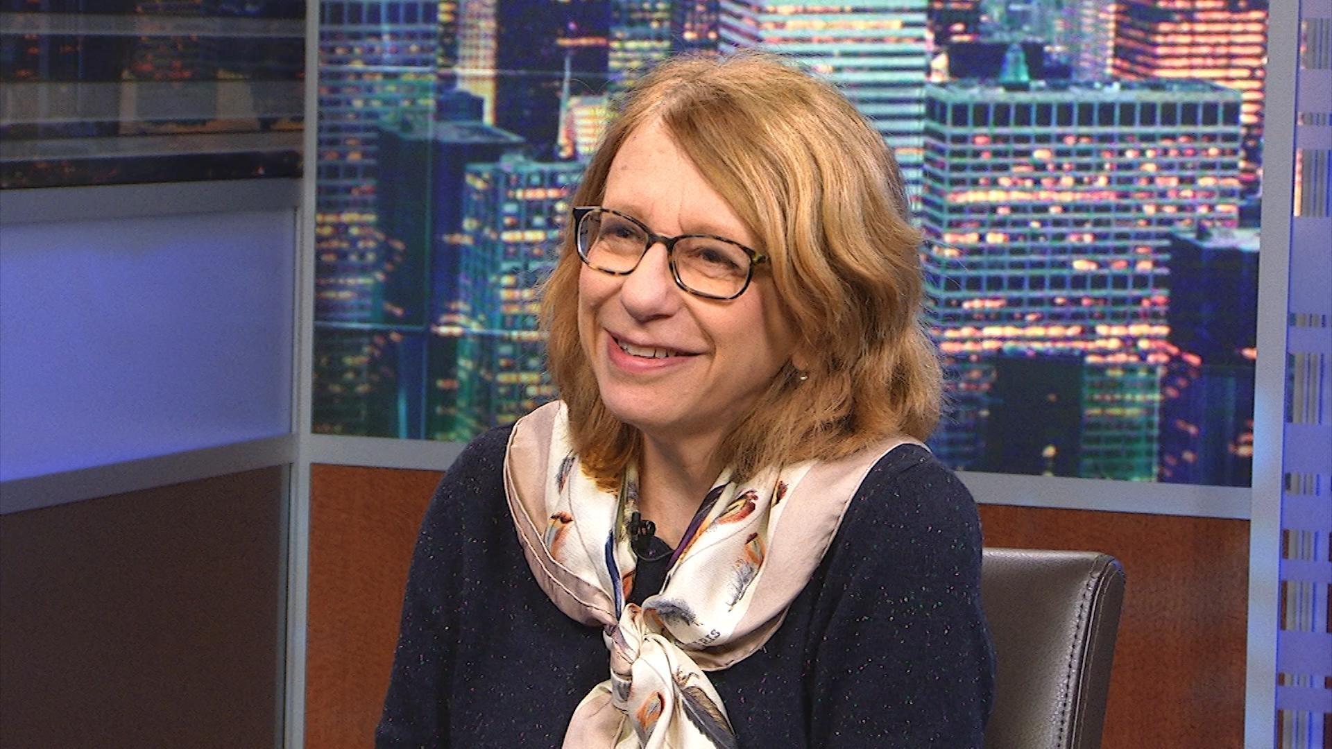 S2018 E5: Cartoonist Roz Chast Discusses Her Book "Going Into Town ...