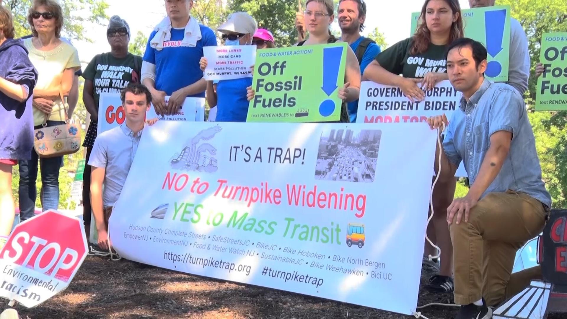 Critics protest turnpike expansion plan at Newark open house | NJ ...