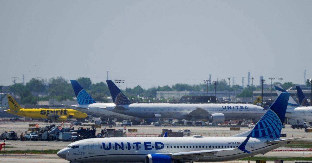 PBS News Hour | Ex-FAA official discusses near misses and outages ...