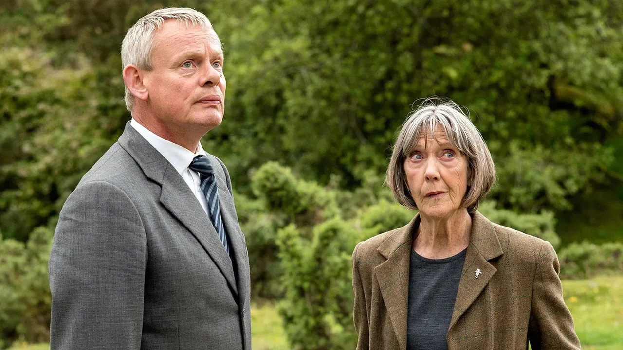 Doc Martin | "Education, Education, Education" | Season 7 | Episode 704 ...
