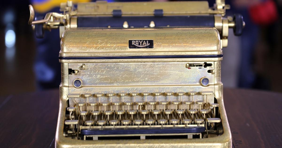 Antiques Roadshow | Appraisal: 1939 "The Gold Royal" Typewriter ...