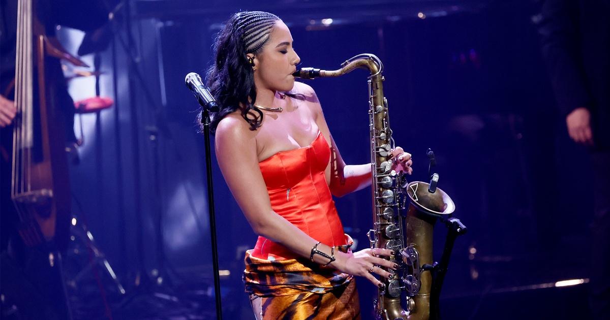 Hispanic Heritage Awards | RaiNao performs “Gualero REFF12.31” (Live ...