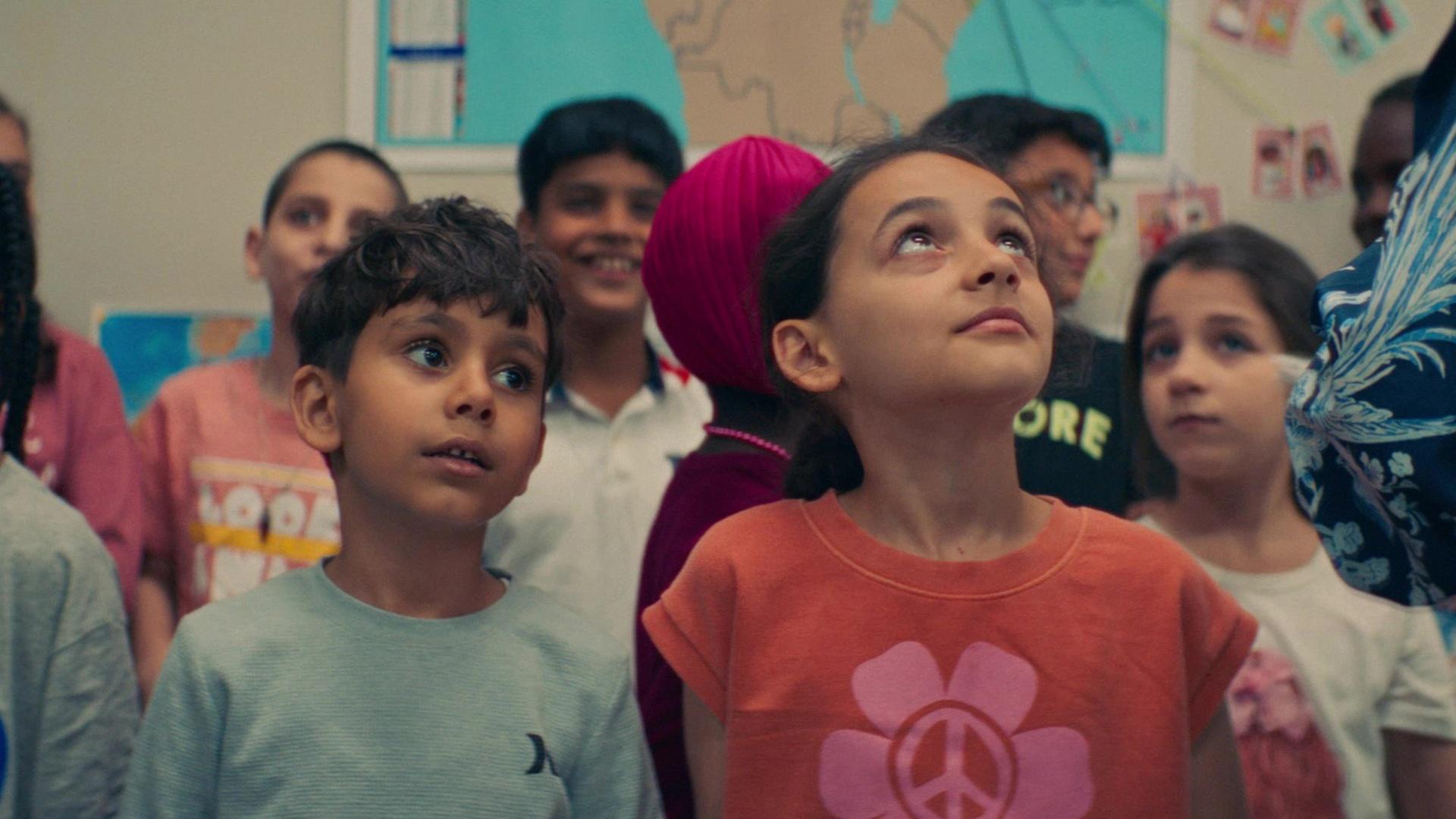 Dulé Meets Refugee Children at the Syrian Community Network | The ...