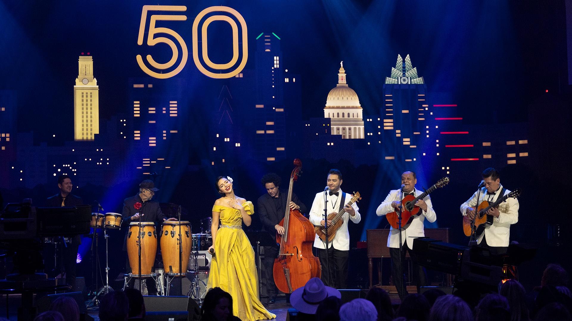 Ángela Aguilar con Trio Los Panchos "Toda Una Vida" | Austin City ...