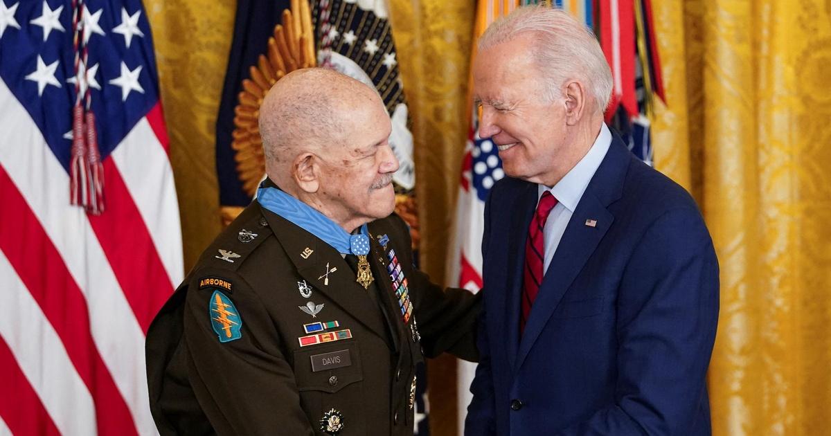 PBS News Hour | Medal of Honor awarded to Col. Paris Davis | Season ...