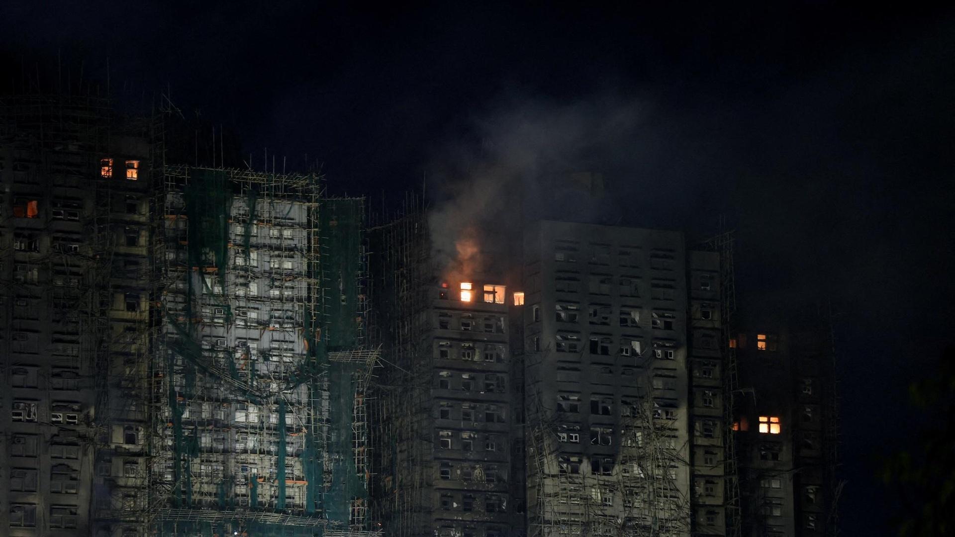 News Wrap: Death toll rises from massive Hong Kong fire | PBS News Hour ...