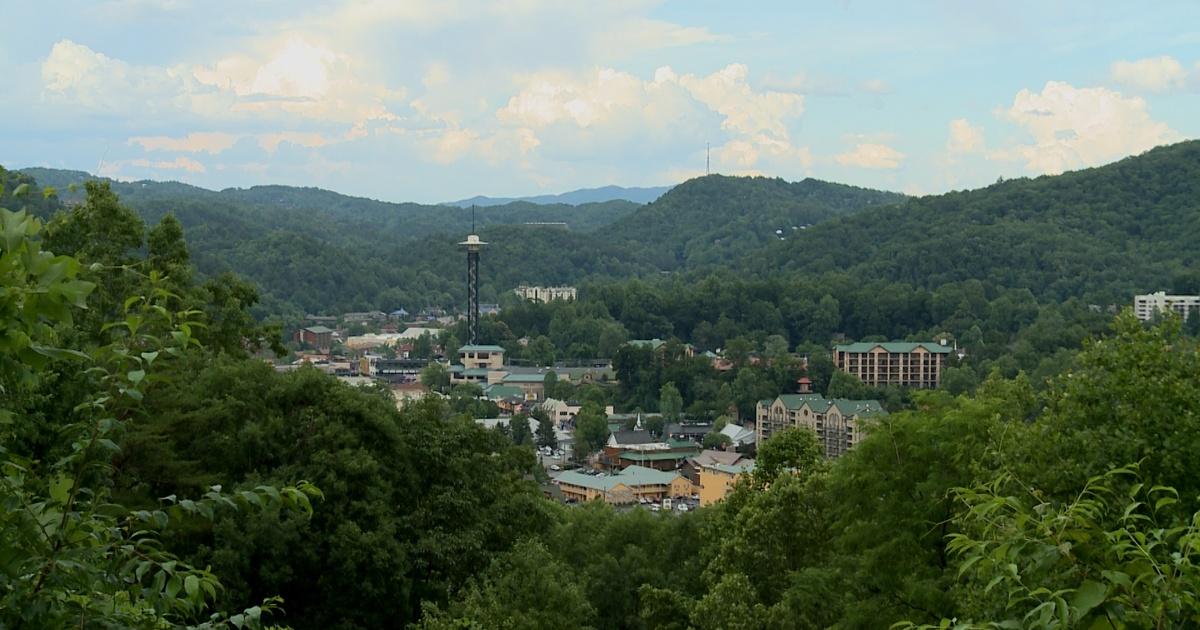 Southern Accents With Karen Elliott | Gatlinburg, TN | Season 23 ...