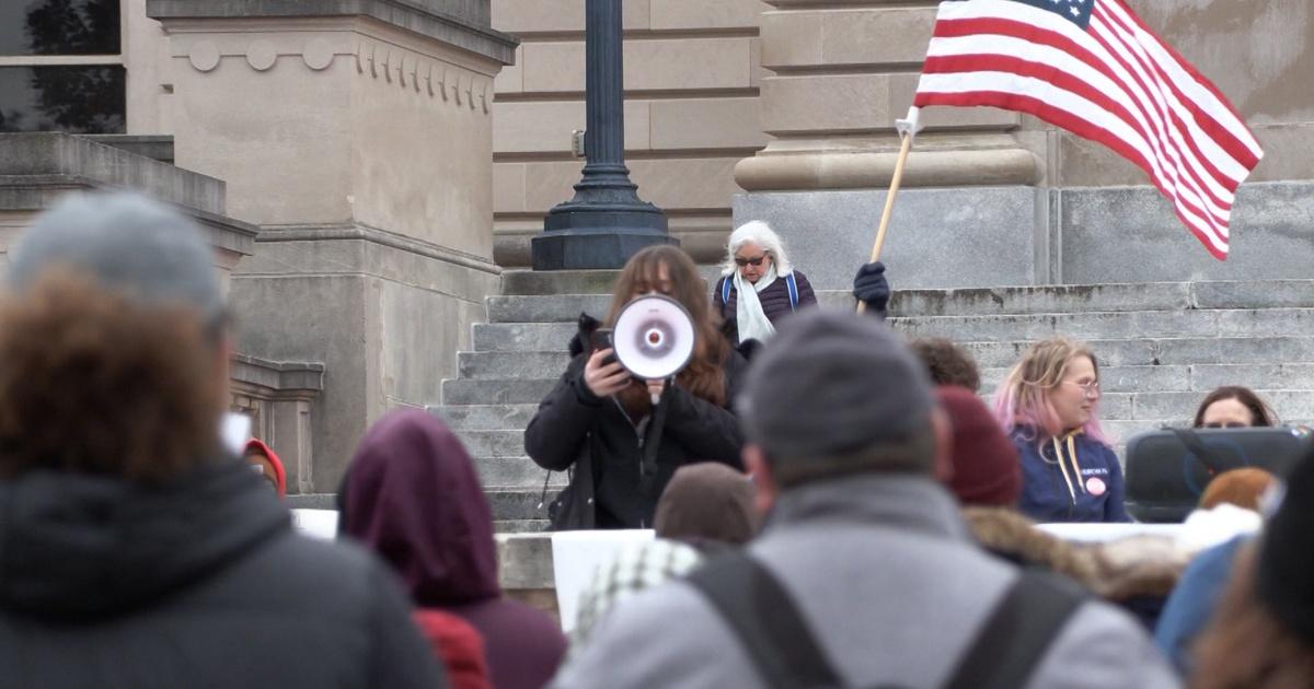 Kentucky Edition | Hundreds Protest Trump, Musk Outside KY Capitol ...