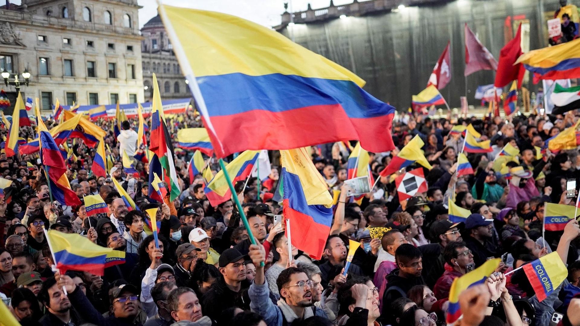 Trump invites Colombia's leader to White House | PBS News Hour ...