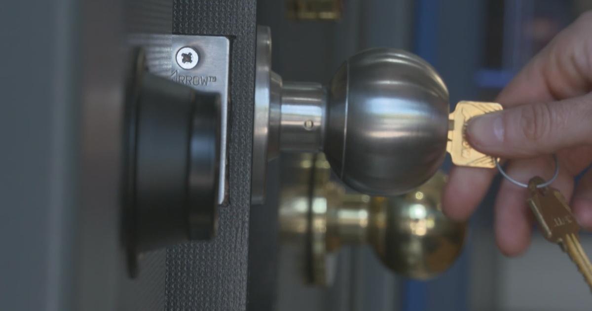 Chicago Tonight | As Locksmith License Requirements Set to Expire, Will ...