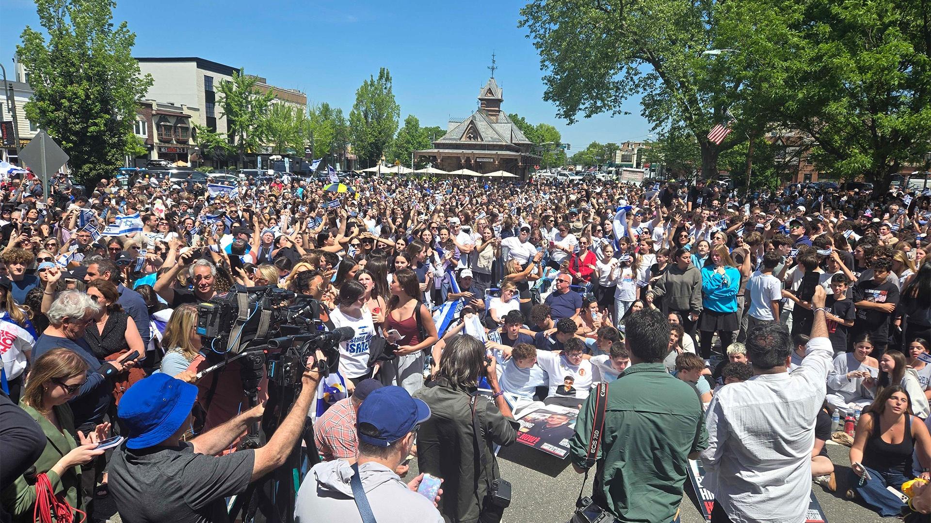 Edan Alexander release: Thousands celebrate in Tenafly | NJ Spotlight ...