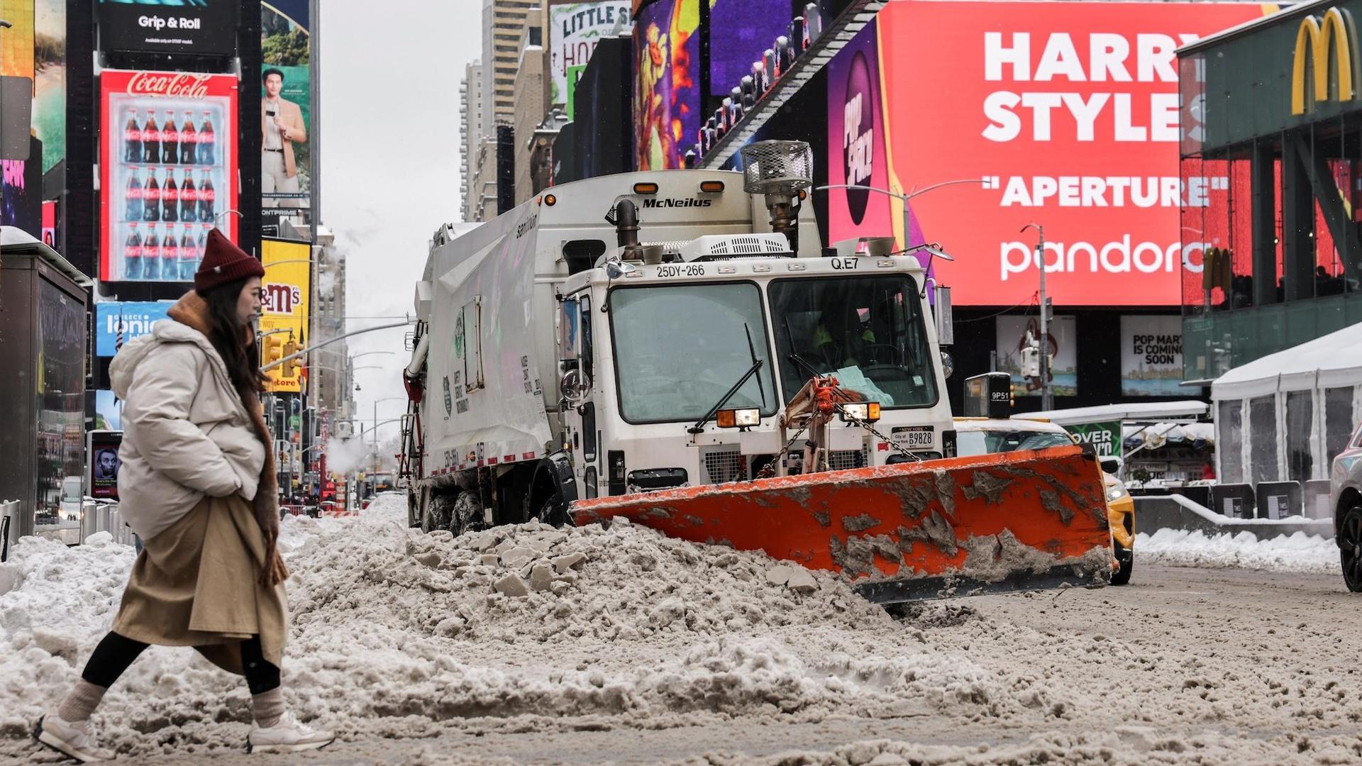Thousands without power in aftermath of massive winter storm | PBS News ...