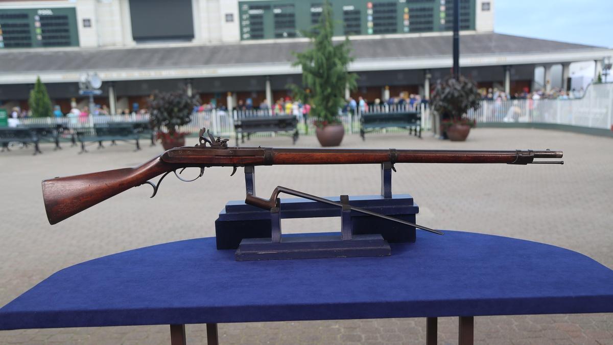 Appraisal: 1834 US Model 1819 Hall Rifle & Bayonet | Antiques Roadshow ...